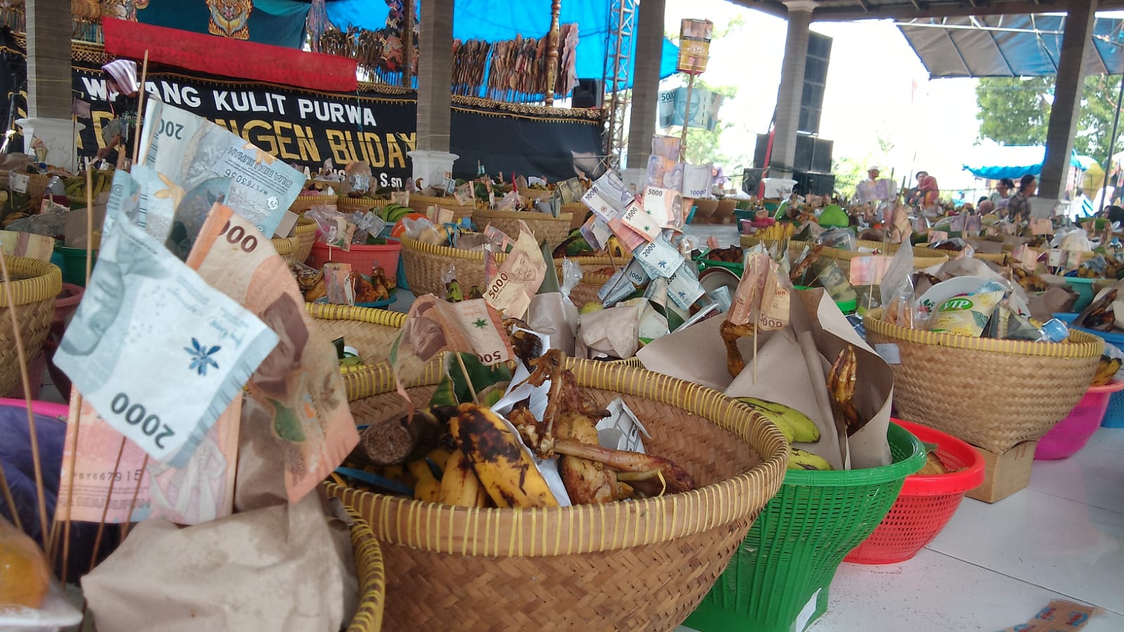 Ratusan Tumpeng Banjiri Munjung dan Sedekah Bumi, Buyut Perawan dan ...